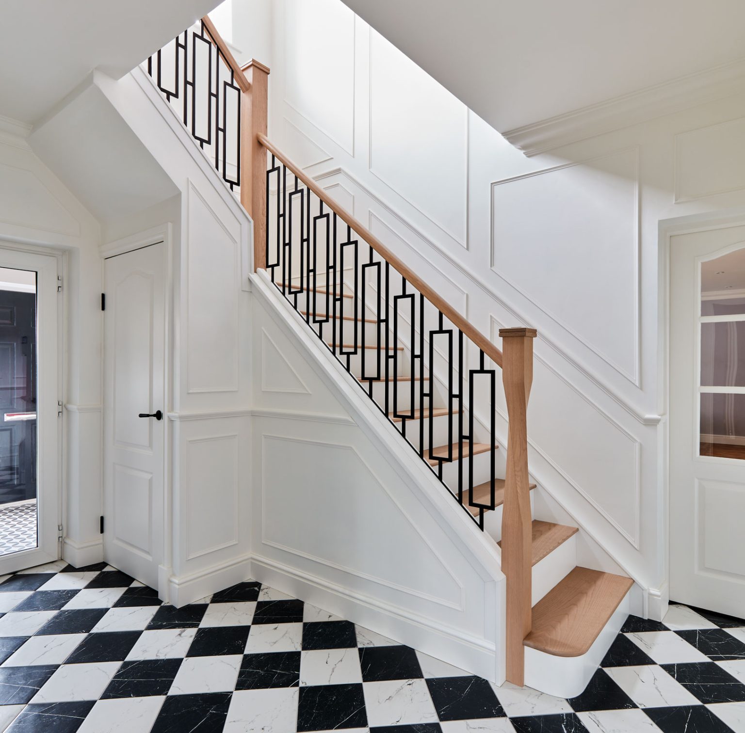 Mix It Up: The Visual Impact of Mixing Materials in Staircase ...