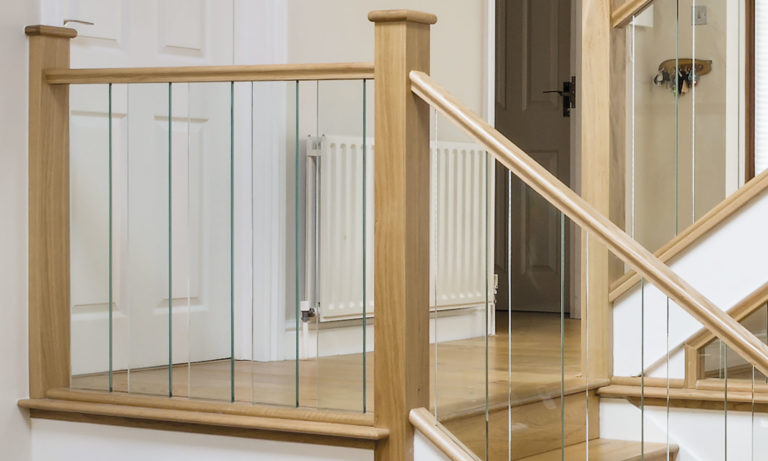 Oak Staircase With Glass Spindles | Neville Johnson